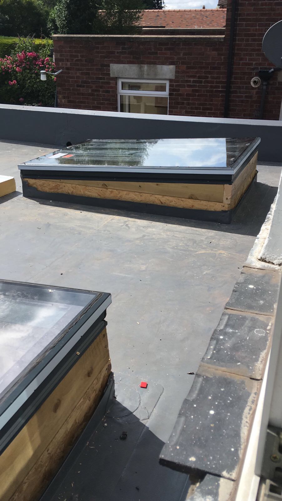 Renovation creates modern flat roof for family home - KAT